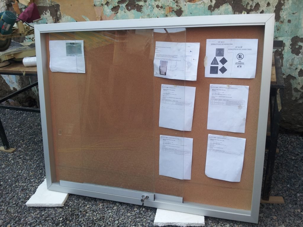 Diario Mural Corcho Natural 5 mm, Marco Aluminio Robusto. Tamaño mín